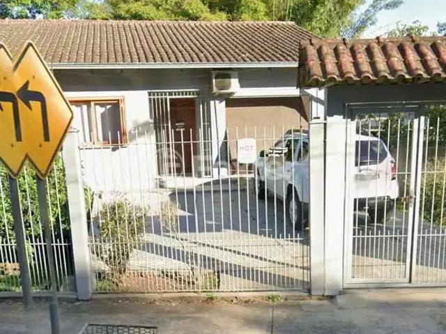 Casa / Sobrado para Venda em Porto Alegre/RS Vila Nova 3 Quartos