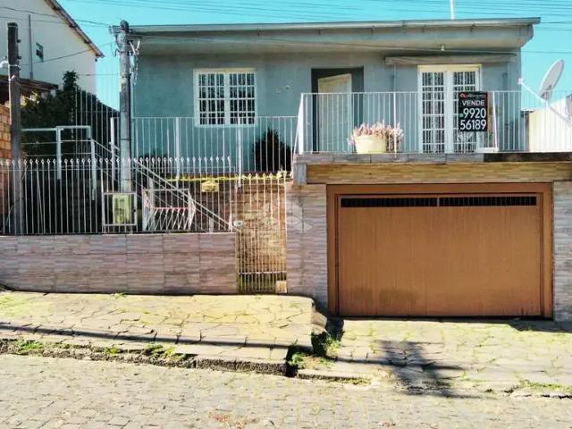 Casa / Sobrado para Venda em Porto Alegre/RS Vila Nova 3 Quartos