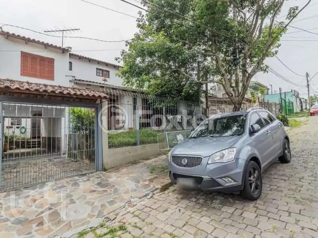 Casa / Sobrado para Venda em Porto Alegre/RS Vila Nova 3 Quartos