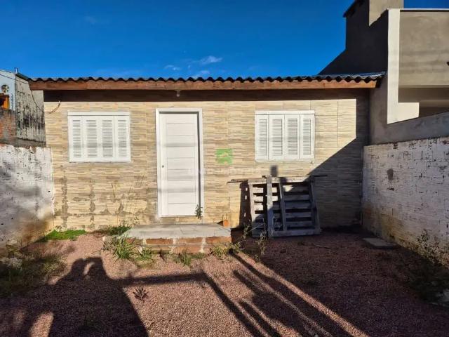 Casa / Sobrado para Venda em Porto Alegre/RS Vila Nova 3 Quartos