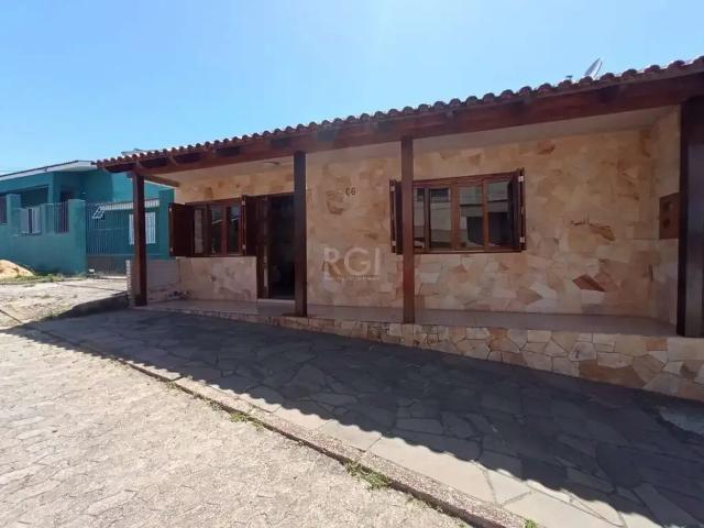Casa / Sobrado para Venda em Porto Alegre/RS Vila Nova 3 Quartos