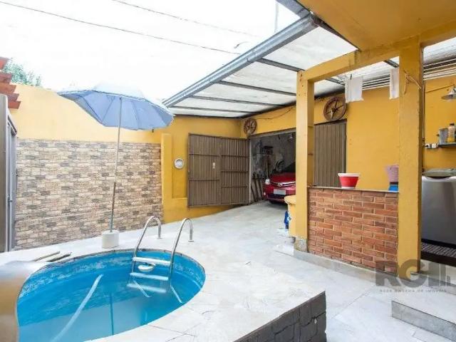 Casa / Sobrado para Venda em Porto Alegre/RS Vila Nova 3 Quartos
