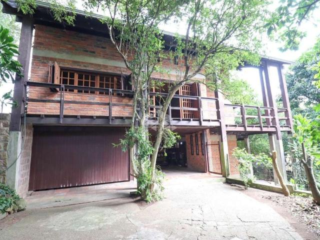 Casa / Sobrado para Venda em Porto Alegre/RS Vila Nova 4 Quartos