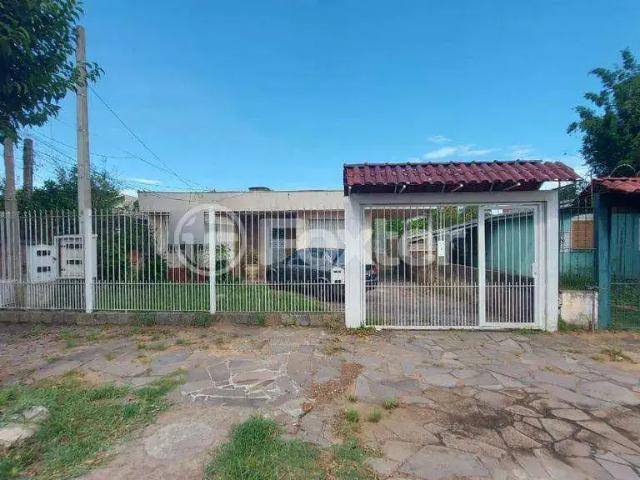 Casa / Sobrado para Venda em Porto Alegre/RS Vila Nova 4 Quartos