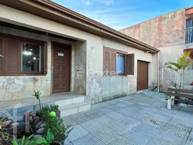 Casa / Sobrado para Venda em Porto Alegre/RS Vila Nova 4 Quartos