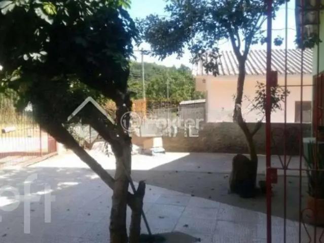 Casa / Sobrado para Venda em Porto Alegre/RS Vila Nova 4 Quartos