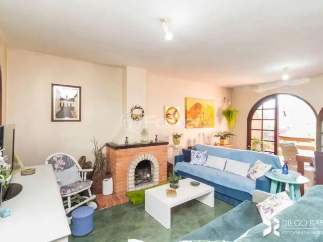 Casa / Sobrado para Venda em Porto Alegre/RS Vila Nova 4 Quartos