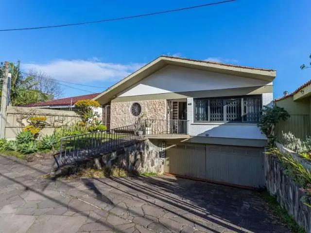 Casa / Sobrado para Venda em Porto Alegre/RS Vila Assunção 4 Quartos