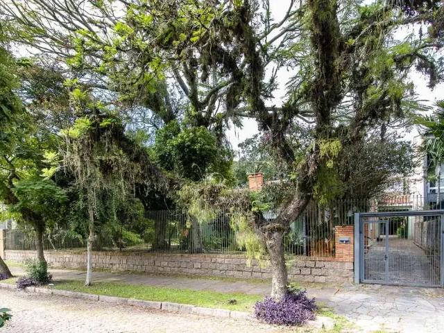 Casa / Sobrado para Venda em Porto Alegre/RS Vila Assunção 4 Quartos