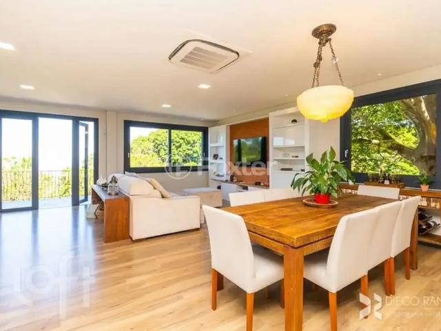 Casa / Sobrado para Venda em Porto Alegre/RS Vila Conceição 3 Quartos