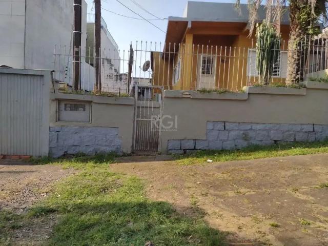 Casa / Sobrado para Venda em Porto Alegre/RS Vila Jardim 4 Quartos