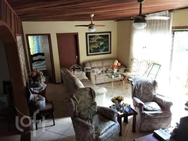 Casa / Sobrado para Venda em Porto Alegre/RS Vila Jardim 4 Quartos