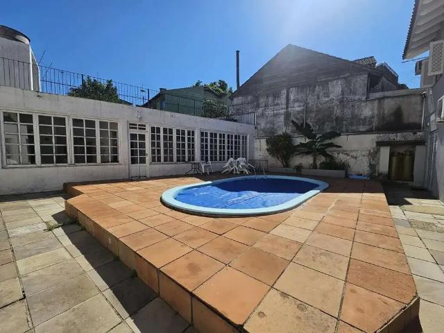 Casa / Sobrado para Venda em Porto Alegre/RS Vila Jardim 4 Quartos