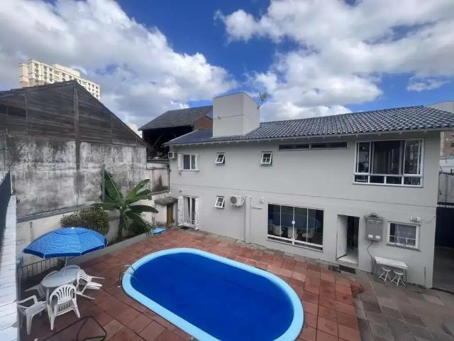 Casa / Sobrado para Venda em Porto Alegre/RS Vila Jardim 4 Quartos