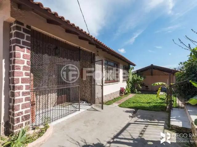 Casa / Sobrado para Venda em Porto Alegre/RS Vila Jardim 4 Quartos