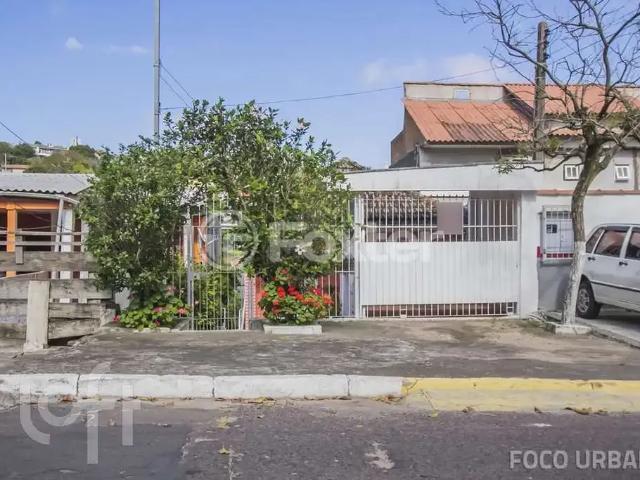 Casa / Sobrado para Venda em Porto Alegre/RS Vila Jardim 2 Quartos
