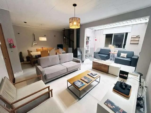 Casa / Sobrado para Venda em Porto Alegre/RS Vila Jardim 3 Quartos