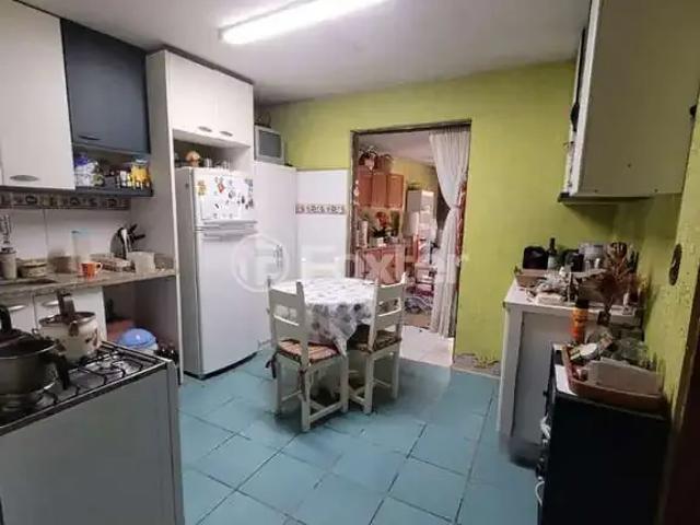 Casa / Sobrado para Venda em Porto Alegre/RS Vila Jardim 3 Quartos