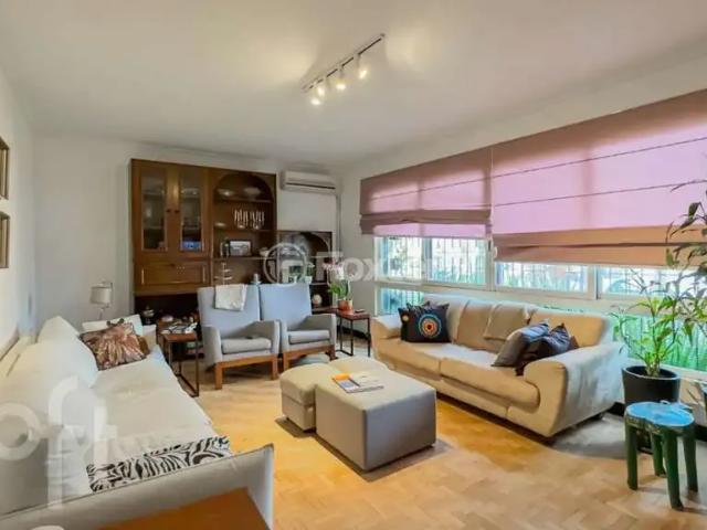 Casa / Sobrado para Venda em Porto Alegre/RS Vila Jardim 3 Quartos