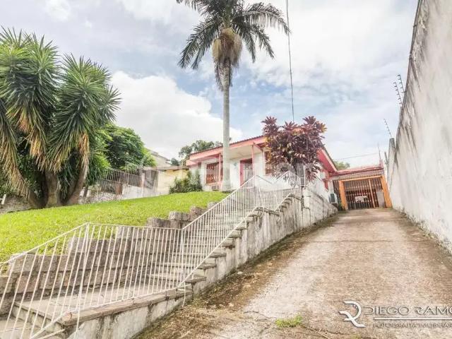 Casa / Sobrado para Venda em Porto Alegre/RS Vila Jardim 3 Quartos