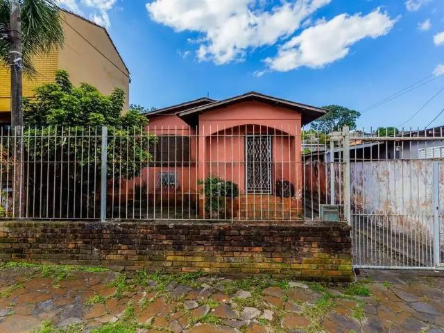 Casa / Sobrado para Venda em Porto Alegre/RS Vila Jardim 3 Quartos