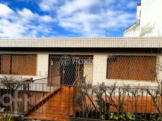 Casa / Sobrado para Venda em Porto Alegre/RS Vila Jardim 3 Quartos