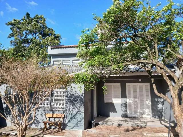 Casa / Sobrado para Venda em Porto Alegre/RS Vila João Pessoa 3 Quartos
