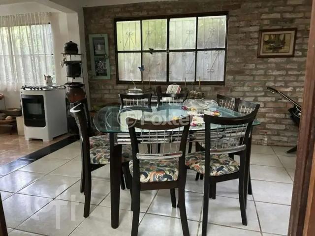 Casa / Sobrado para Venda em Porto Alegre/RS Agronomia 4 Quartos
