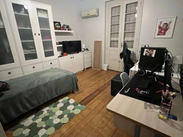 Casa / Sobrado para Venda em Porto Alegre/RS Auxiliadora 4 Quartos