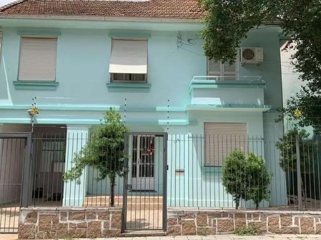 Casa / Sobrado para Venda em Porto Alegre/RS Auxiliadora 4 Quartos