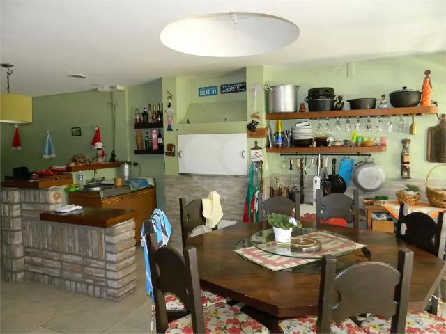 Casa / Sobrado para Venda em Porto Alegre/RS Auxiliadora 4 Quartos