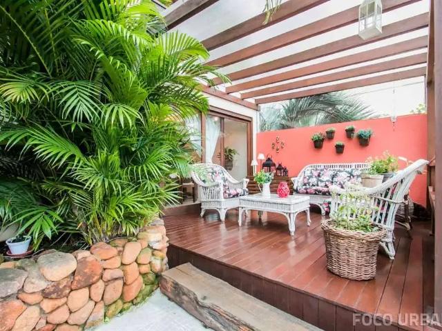 Casa / Sobrado para Venda em Porto Alegre/RS Auxiliadora 4 Quartos