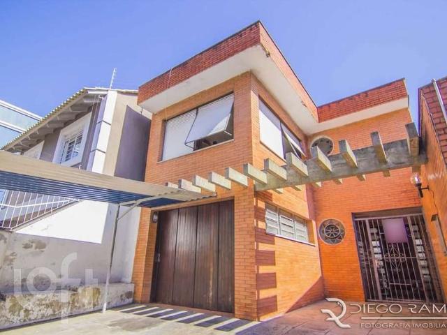 Casa / Sobrado para Venda em Porto Alegre/RS Auxiliadora 4 Quartos