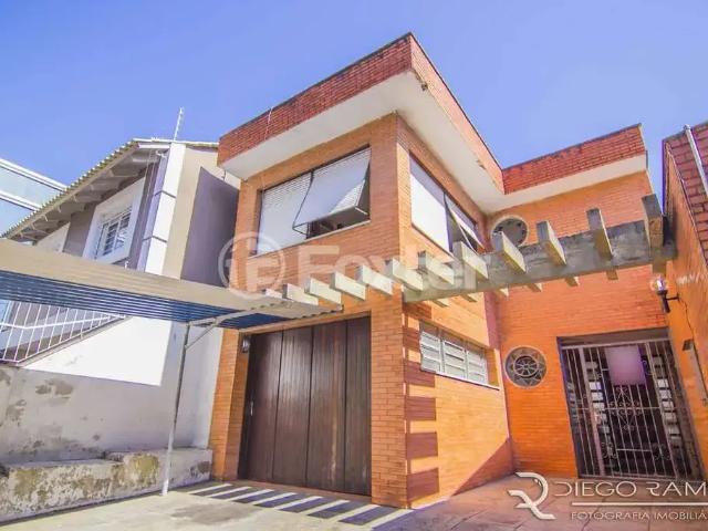 Casa / Sobrado para Venda em Porto Alegre/RS Auxiliadora 4 Quartos