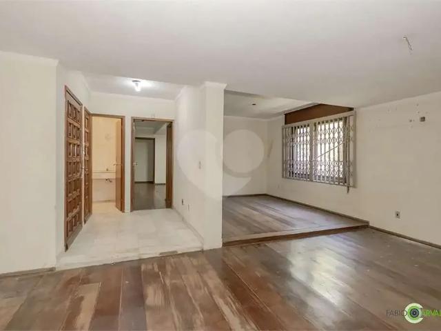 Casa / Sobrado para Venda em Porto Alegre/RS Auxiliadora 6 Quartos