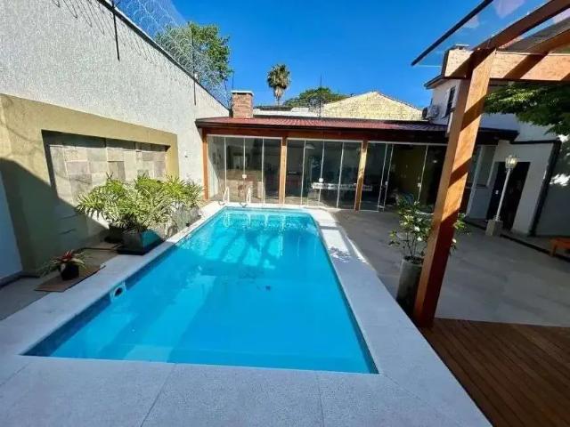 Casa / Sobrado para Venda em Porto Alegre/RS Auxiliadora 8 Quartos