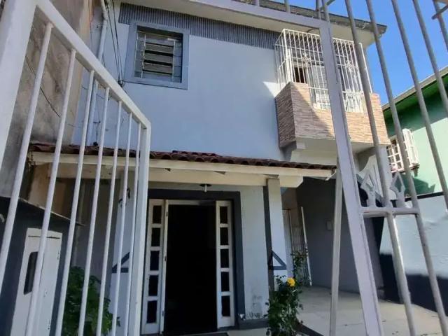Casa / Sobrado para Venda em Porto Alegre/RS Azenha 3 Quartos