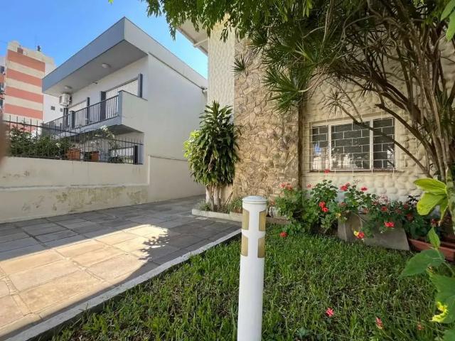 Casa / Sobrado para Venda em Porto Alegre/RS Azenha 3 Quartos