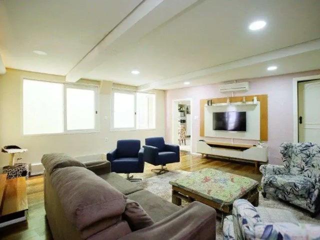 Casa / Sobrado para Venda em Porto Alegre/RS Azenha 4 Quartos