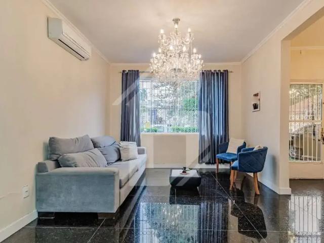 Casa / Sobrado para Venda em Porto Alegre/RS Azenha 4 Quartos