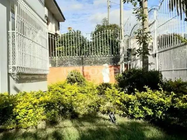 Casa / Sobrado para Venda em Porto Alegre/RS Azenha 4 Quartos