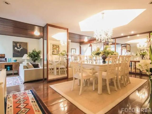 Casa / Sobrado para Venda em Porto Alegre/RS Bela Vista 4 Quartos