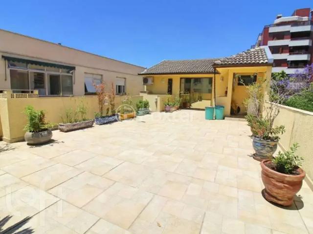 Casa / Sobrado para Venda em Porto Alegre/RS Bela Vista 6 Quartos
