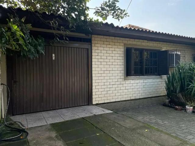 Casa / Sobrado para Venda em Porto Alegre/RS Belém Novo 3 Quartos