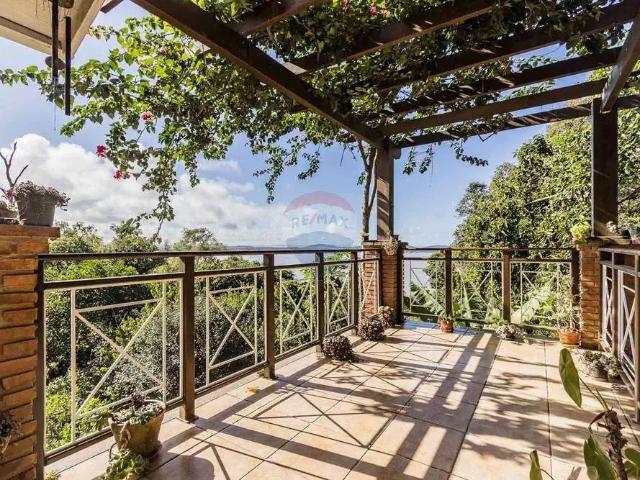 Casa / Sobrado para Venda em Porto Alegre/RS Belém Novo 4 Quartos