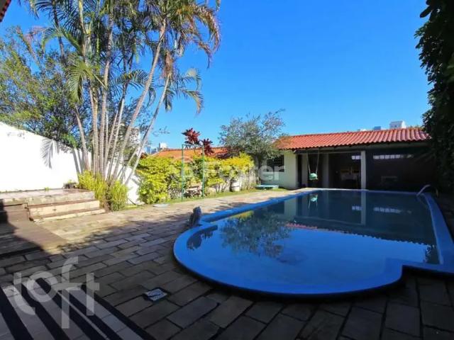 Casa / Sobrado para Venda em Porto Alegre/RS Boa Vista 3 Quartos