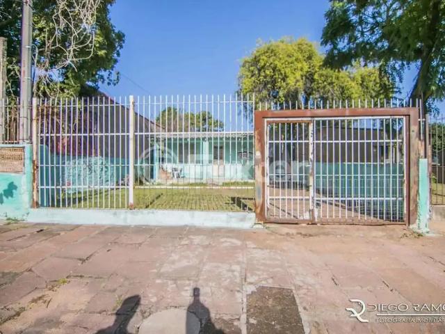 Casa / Sobrado para Venda em Porto Alegre/RS Camaquã 3 Quartos
