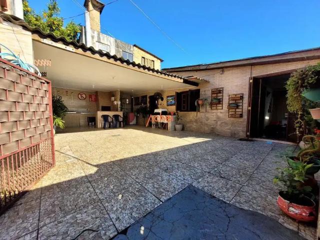 Casa / Sobrado para Venda em Porto Alegre/RS Camaquã 3 Quartos