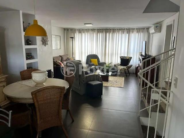 Casa / Sobrado para Venda em Porto Alegre/RS Camaquã 3 Quartos