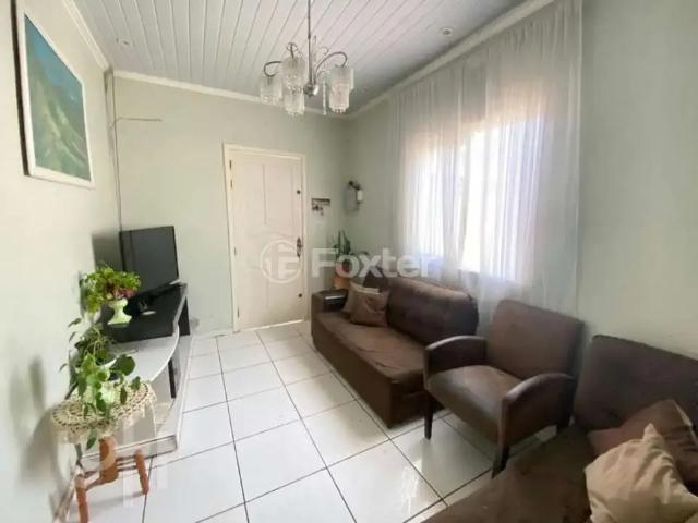 Casa / Sobrado para Venda em Porto Alegre/RS Camaquã 5 Quartos